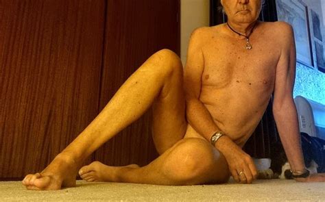 Foto De Male Torso Legs Partly Spread