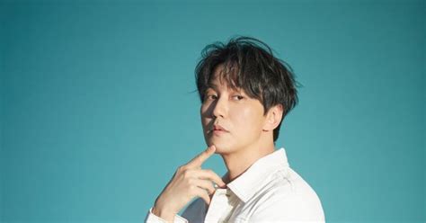 김남길 화보 비하인드 공개 위트 넘치는 모습