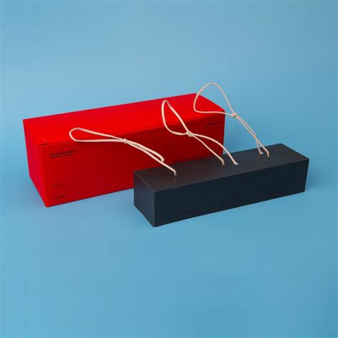 주아이엠캔들 캔들•디퓨저•룸스프레이•기타방향제 주문제작 ⠀ 주문제작 패턴의 섬세함과 골드 스트랩의 차별화를 둔 사쉐 ⠀ ️ 섬세한 일러스트 디테일을 담은