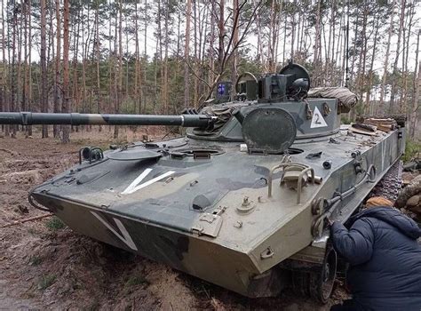 Soldiers From The Ukrainian Army Captured A Fully Intact Russian Bmd