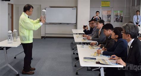 Японд байгалийн бичил биет ашиглан усаа цэвэрлэдэг