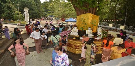 ကဆုန်လပြည့်နေ့တွင် ရန်ကုန်တိုင်းဒေသကြီးအတွင်းရှိဘုရားစေတီများ၌ ညောင်ရေသွန်းလောင်းပွဲကျင်းပမှုမြင