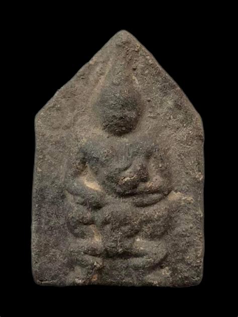 หลวงพ่อกวย วัดโฆสิตาราม พิมพ์ขุนแผนขี่โหงพราย เนื้อดินผสมทรายเสก โซนสองสี มีหน้ามีตาไรไร สวยเดิม