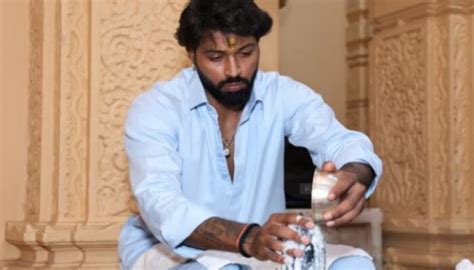 Ipl 2024 Mumbai Indians Skipper Hardik Pandya Offers Prayers At Gujarats Somnath Temple Video