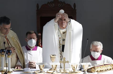 Pope Francis Releases New Letter On Liturgy Catholics Need A Better Understanding Of Vatican Ii