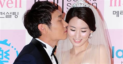 [td포토] 이승윤 결혼식 예비신부에게 로맨틱 볼키스~