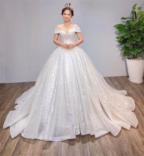 Limited Edition Luxury Queen Sparkle Off The Shoulder White Ball Gown Wedding Dress With