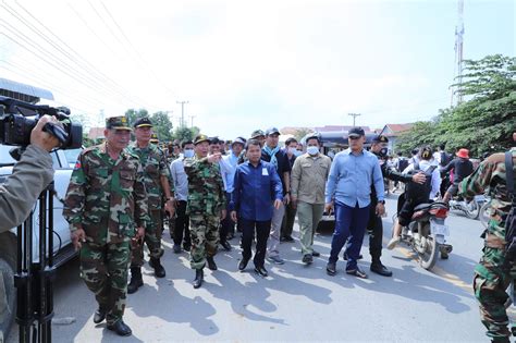 ឯកឧត្តម អភិបាលខេត្តកណ្តាល ចុះពិនិត្យស្ថានភាពទឹក និងផលប៉ះពាល់ដោយសារជំនន់