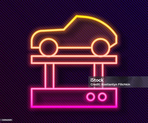 검은 색 배경에 격리 된 리프트 아이콘에 빛나는 네온 라인 수리 자동차 하체 서스펜션 휠 및 엔진 수리 벡터 일러스트레이션 건강 진단에 대한 스톡 벡터 아트 및 기타 이미지