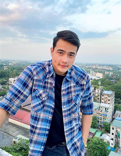 ဆယ်ကျော်သက်ကောင်မလေးတွေကြွေသွားရလောက်အောင် အထာကျကျဖက်ရှင်ပုံလေးတွေတင