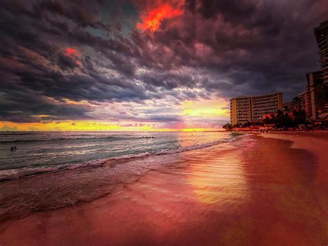 Waikiki Beach At Sunset Natejourneys Just Gave Us The Sign And