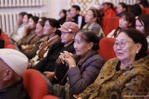 УИХ ын дарга Д Амарбаясгалан ГУРВАН төгөлдөршлөө орон нутагт танилцуулж байна