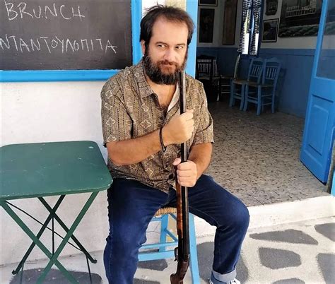 Ο Σήφης πήρε τ όπλο του — pena press