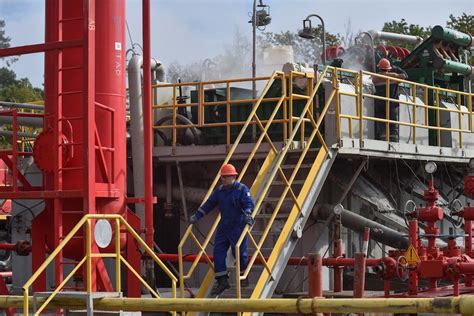 Golden Pass Lng Construction Could Return To Normal Speed After Settlement Reuters