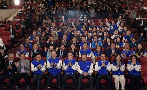 출구조사 결과에 민주당 잔칫집 조국당 환호국민의힘은 울상