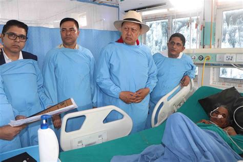 भरतपुर अस्पतालमा कम जनशक्तिले काम गर्नुपरेको छ स्वास्थ्य मन्त्री बस्नेत