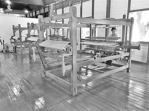 အသေးစားစက်မှုလက်မှုလုပ်ငန်းများ သုံးနှစ်အတွင်း အမြတ်ငွေကျပ်သိန်း ၁၀၀ မကျော်လျှင် ဝင်ငွေခွန်ကင်းလ