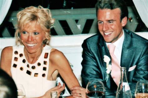 Emmanuel Macron Torse Nu En Vacances Il Dévoile Ses Abdos En Béton