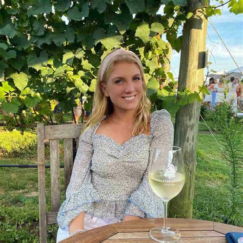 Avery Singer Personal Life Archives Coolwebcamavatars