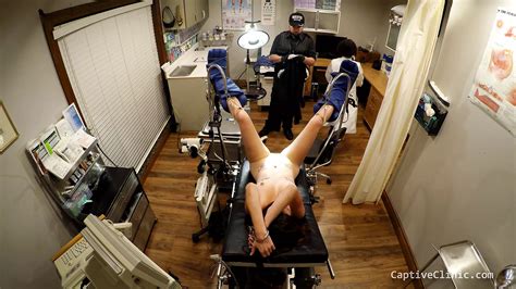 警察和护士腔搜索少女脱衣搜查 xHamster