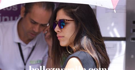 Chica Guapa En Calzas Mujeres Bellas En La Calle