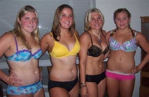 Foto De Hot Group Which Of The 4 Has The Greatest Attire