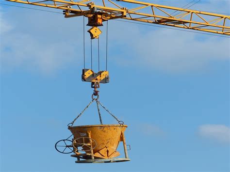 7 Ways To Choose The Right Hoist For A Construction Site The European