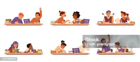 교실의 책상에 쌍으로 앉아 공부하고 채팅하고 손을 들고 산만 한 평면 벡터 일러스트 세트를 흰색으로 고립 한 다양한 학교 아이들 개체 그룹에 대한 스톡 벡터 아트 및 기타