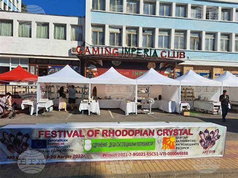 Местни и чуждестранни колекционери показват своите колекции в Дните на маданския кристал Утро