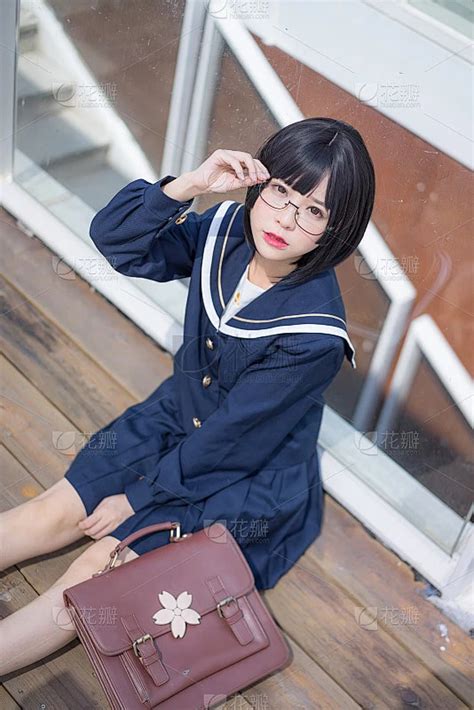 穿着校服的亚洲女学生素材 花瓣网