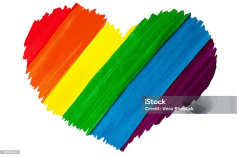 Lgbtq 커뮤니티 무지개 깃발 색상에 손을 그린 마음을 흰색 배경에 가까이 고립 색칠 된 Lgbt 자부심 기호 레즈비언 게이 등 지역 사회 사랑 기호 인사말 카드 디자인