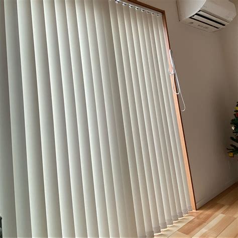 縦ブラインドカーテン わんこと暮らす家 無垢の床 平屋 平屋暮らし などのインテリア実例 2022 12 12 13 25 05