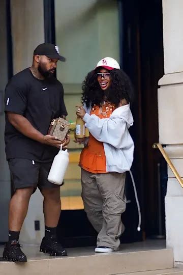 Sza Rewrites French Girl Fashion With A 4600 Gucci Bag And 70 Vans