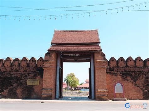 กำแพงเมืองโบราณ