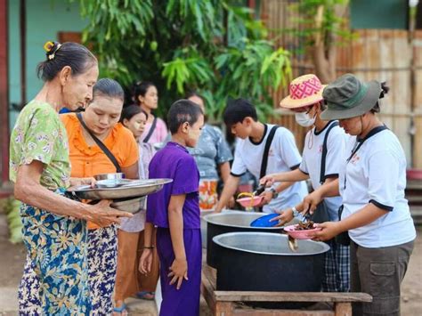 ဆားလင်းကြီးမြို့နယ်ရှိ ရက်ရှည်စစ်ရှောင်စခန်း ၄ နေရာကို ထမင်းနှစ်နပ် လှူဒါန်း Khit Thit Media