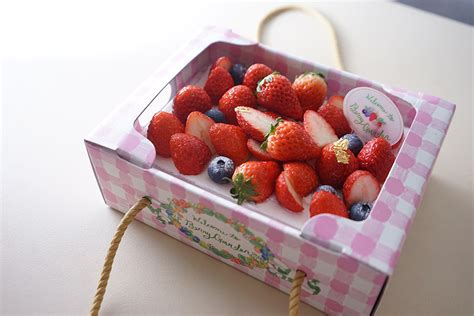 투썸딸기케이크 과즙 풍부한 딸기 케이크 And 딸기라떼 미코유