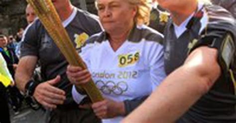 London Latest Irish Protest Reroutes Torch Relay Infobae