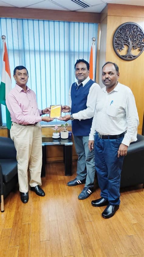 Famous Social Worker Shasi Kumar Met Passport Man Of India