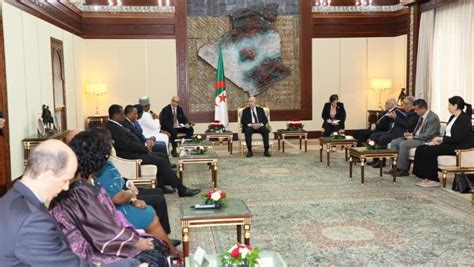 رئيس الجمهورية يستقبل أعضاء لجنة العشرة المشاركين في أشغال اجتماع لجنة