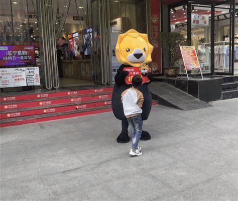 今天，我在街头拥抱陌生人之后活动