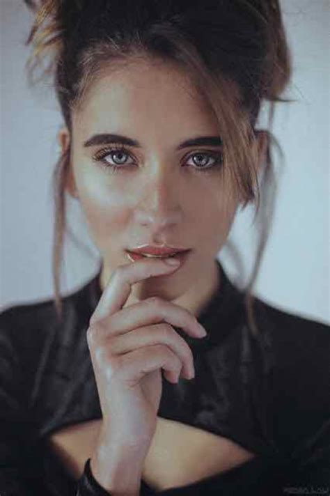 Ainhoa Quiroga Models Gina