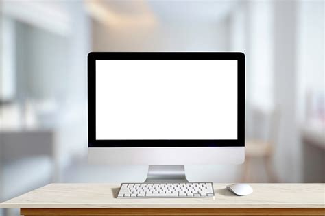 사무실 배경에서 나무 책상에 데스크탑 컴퓨터를 비웃는 다 빈 화면 복사 공간 그래픽 및 제품에 대 한 몽타주를 표시 합니다 0명에 대한 스톡 사진 및 기타 이미지 Istock