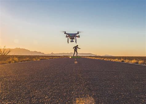 Arcaboard Uses High Powered Fans To Hover Across The Ground