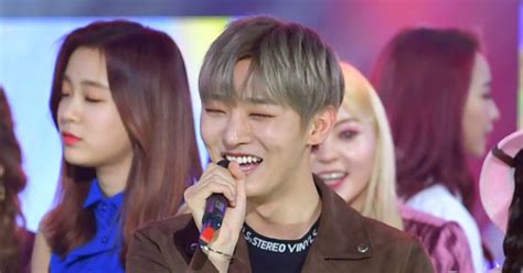 E포토 워너원 윤지성 멤버들 대표해서 상 받았어요