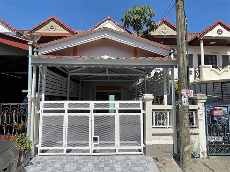 ขายทาวน์เฮ้าส์ถนนแพรกษา รีโนเวทใหม่ทั้งหลัง สวยมาก หลังใหญ่ ทำเลดีมาก ม ทรัพย์มงคล เชื่อมถนน