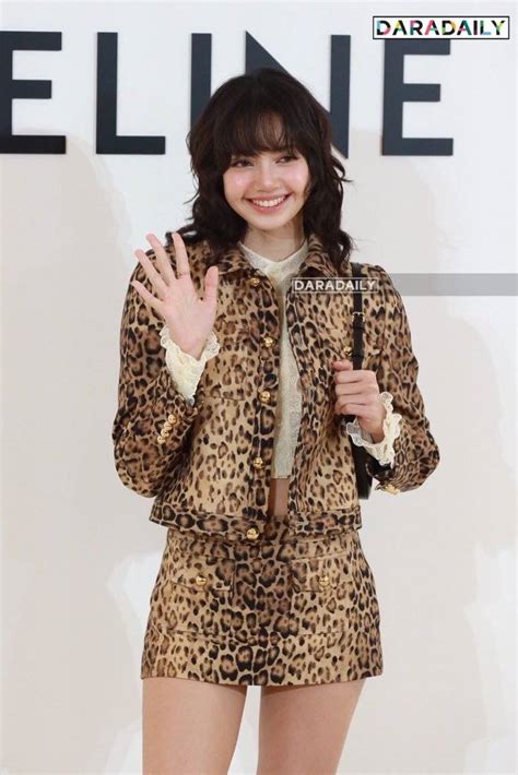 Lisa卷发刘海造型又美又暖 穿豹纹套装秀爱豆时尚 搜狐大视野 搜狐新闻