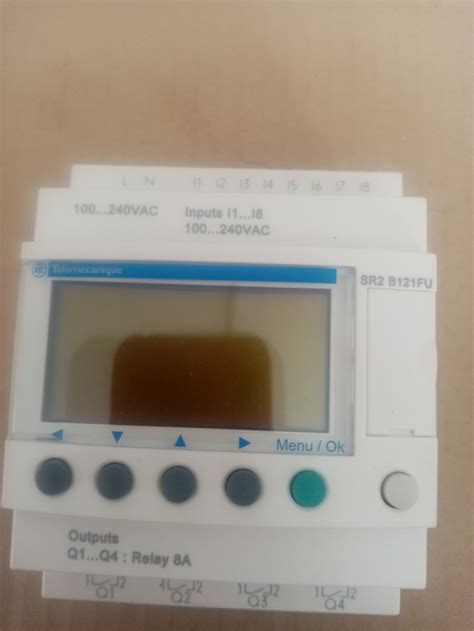 Sr2b121fu Schneider Compact Smart Relay Zelio Logic 12 I O 100…240 V Ac Clock Display