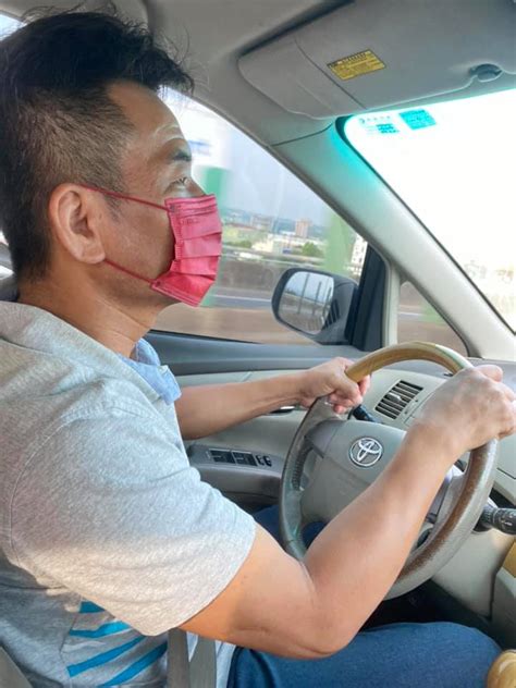 阿媽牌生鐵鍋 早安 一大早就出門 昨天鳥女兒生了一顆蛋 兒子：老爸，金桔生了一顆蛋，給你 我：給我幹嘛⋯我又不會孵蛋⋯