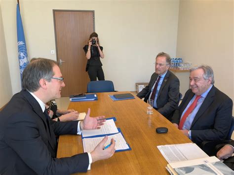 Заменик министерот за надворешни работи Андреј Жерновски на работна средба со Генералниот