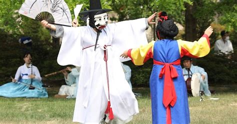 ‘한국 탈춤 유네스코 인류무형문화유산 등재…한국 22번째